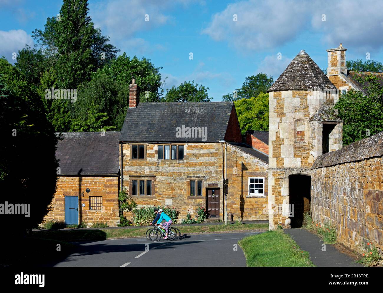 Gazebo england hi-res stock photography and images - Alamy