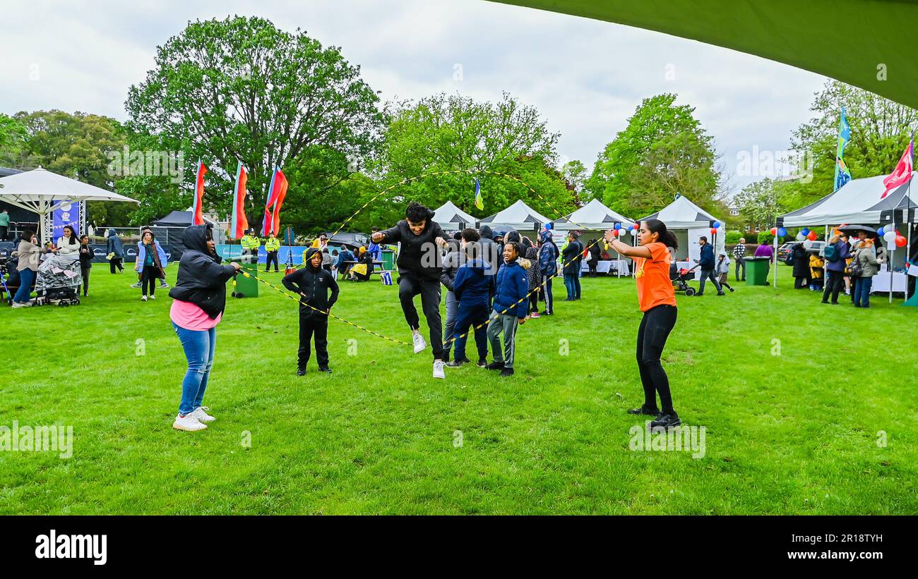 Children group happy jump rope hi-res stock photography and images - Alamy