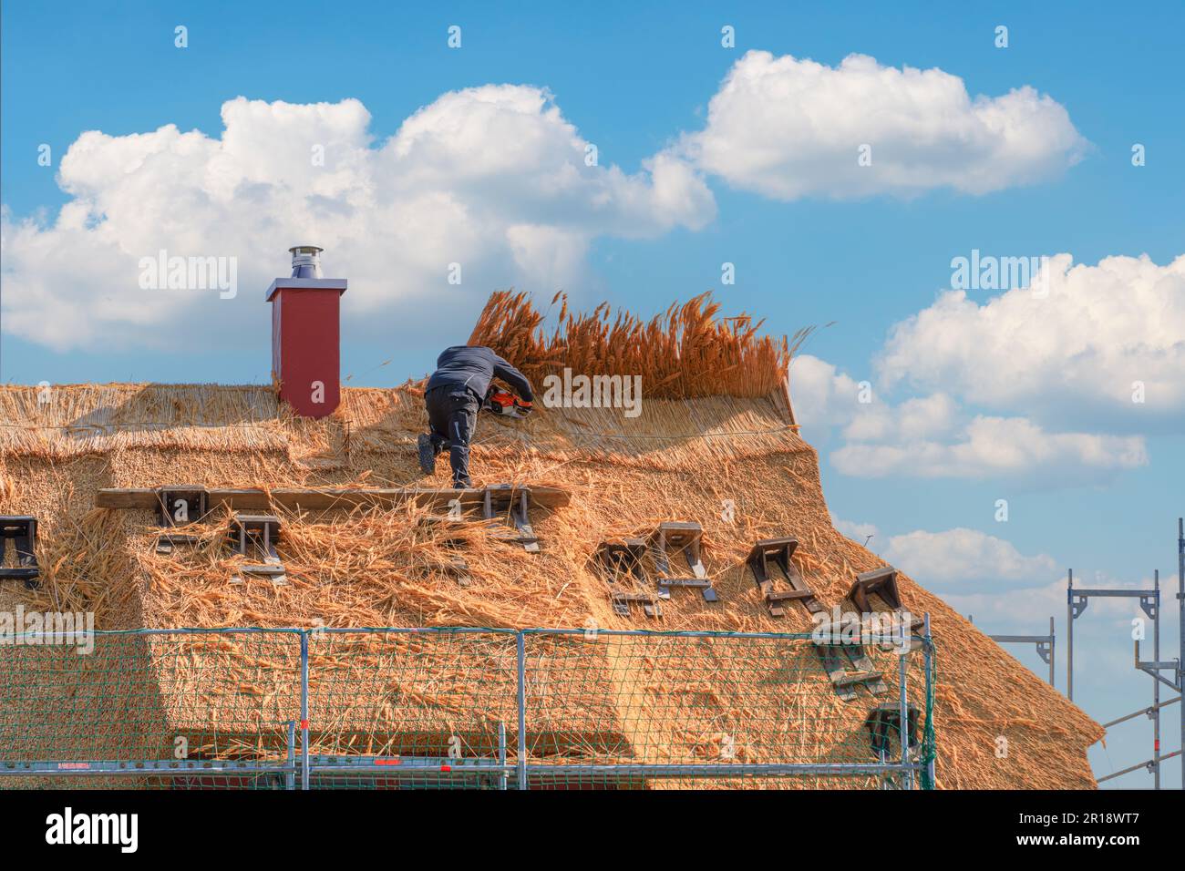 Traditional thatched roofs hi-res stock photography and images - Alamy