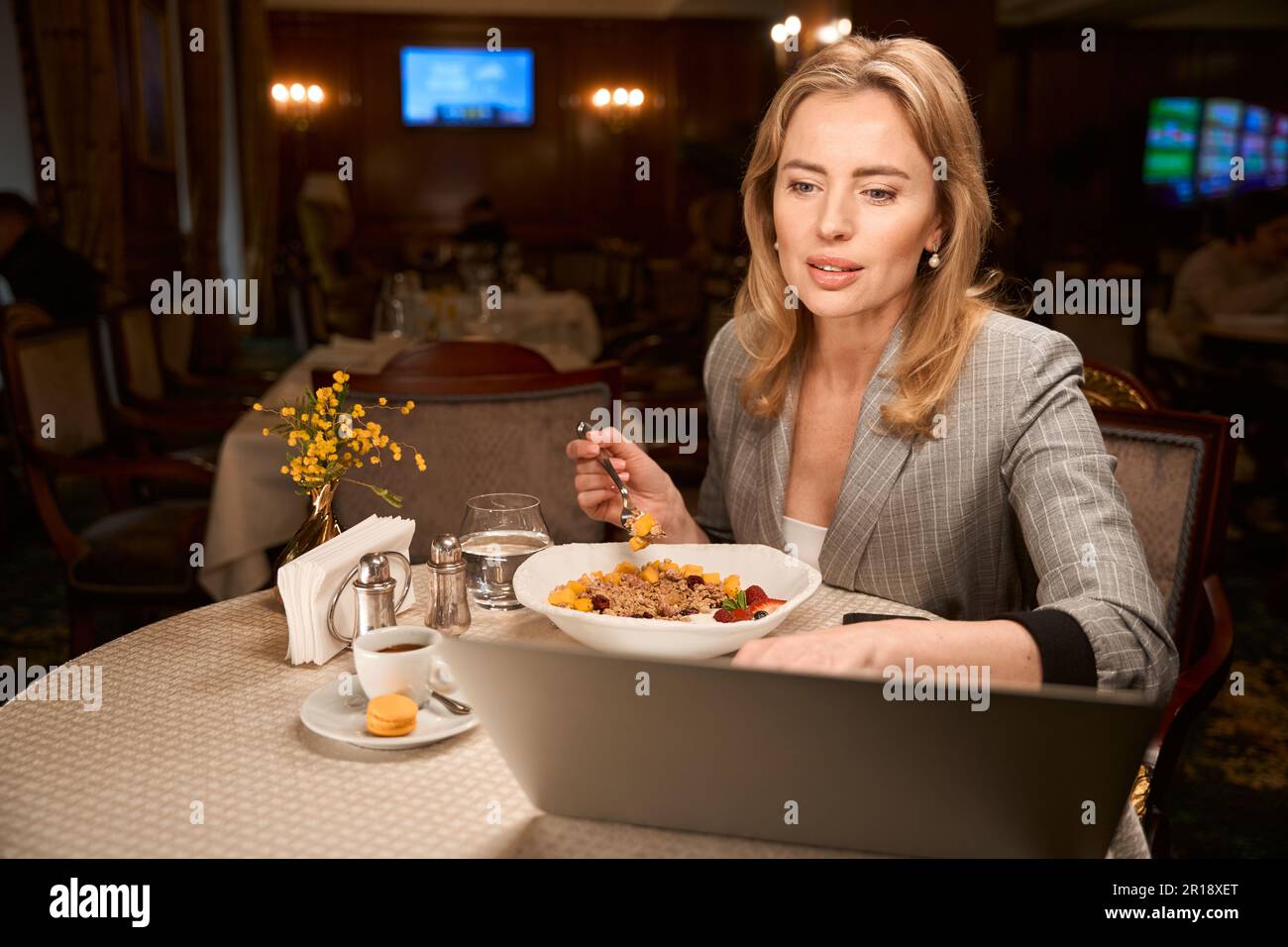 Student eat laptop unhealthy hi-res stock photography and images - Alamy