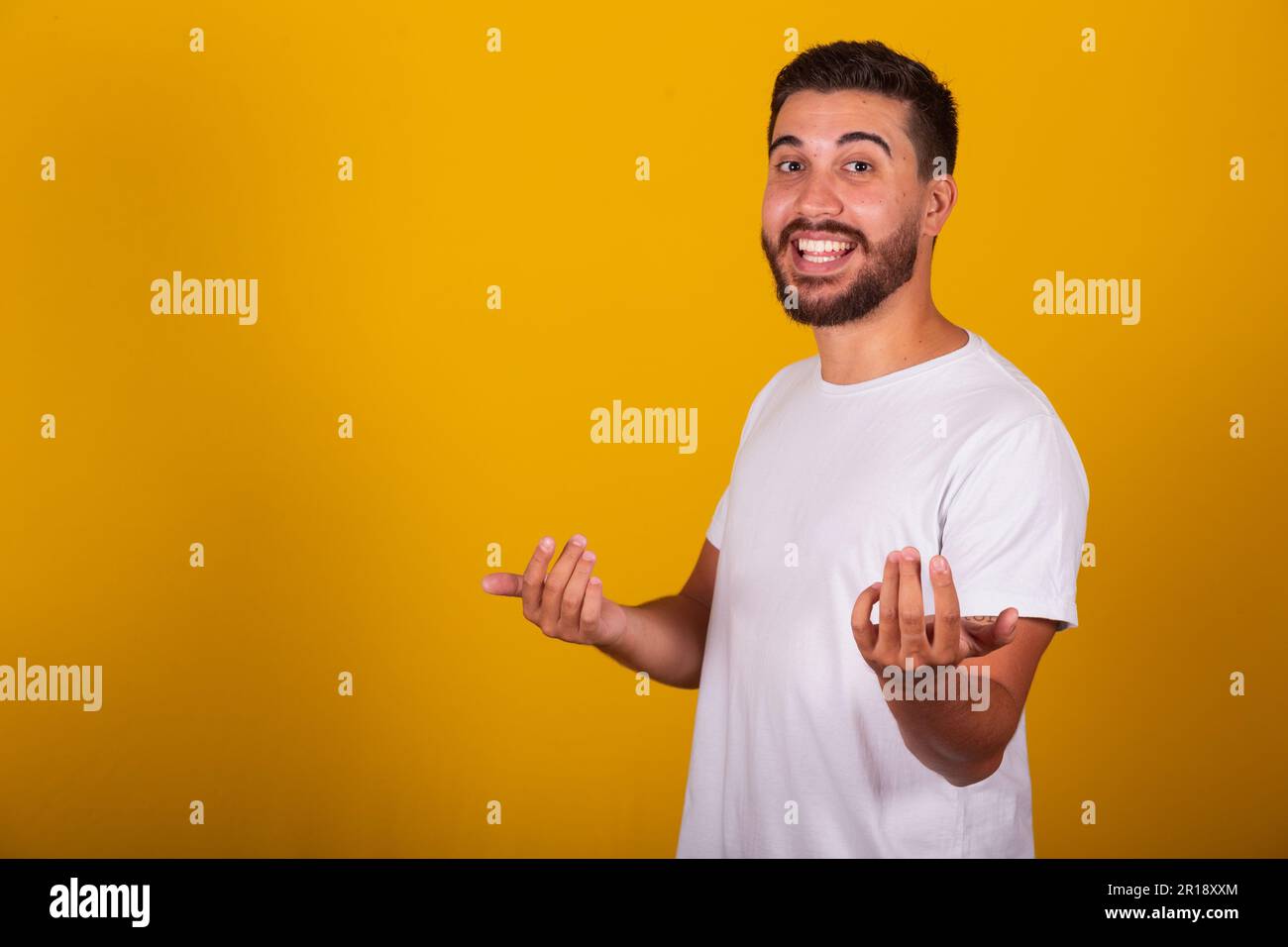 Brazilian Latin American man, with gesture calling, come, come ...