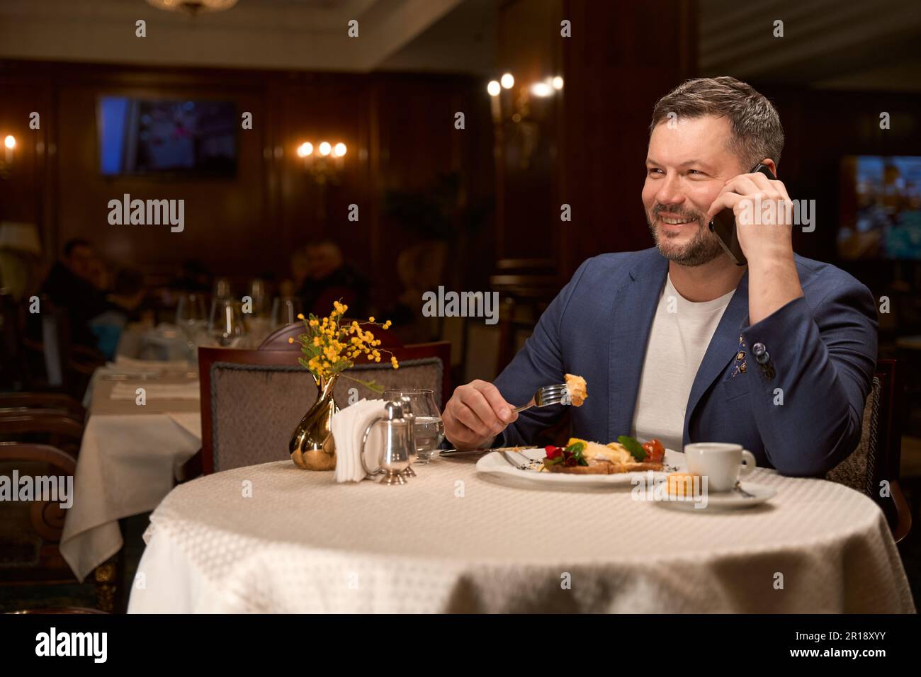Man eating organic bar hi-res stock photography and images - Alamy