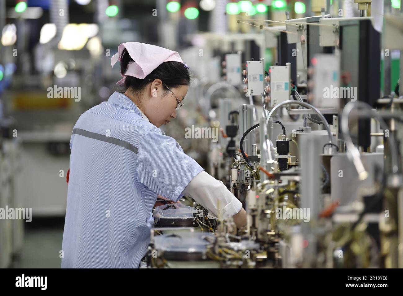 Electronics production line china hi-res stock photography and images ...
