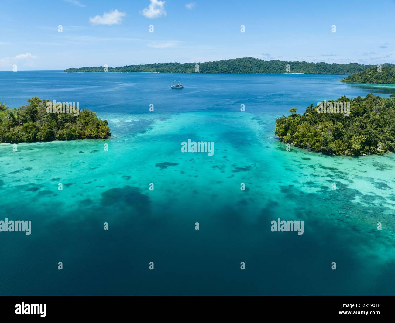 Healthy fringing coral reefs grow around the beautiful islands that ...