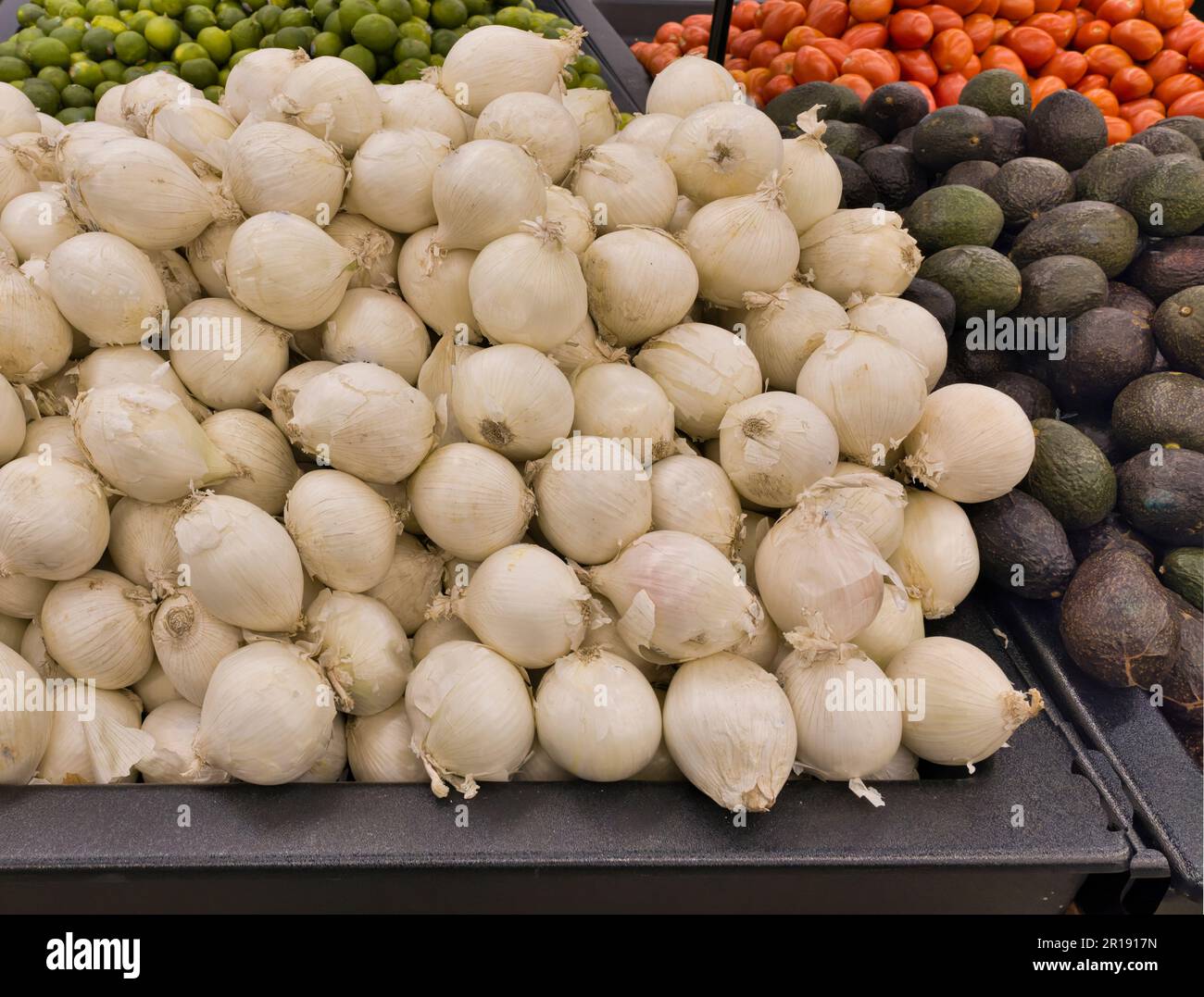 White onions on display in supermarket Stock Photo - Alamy