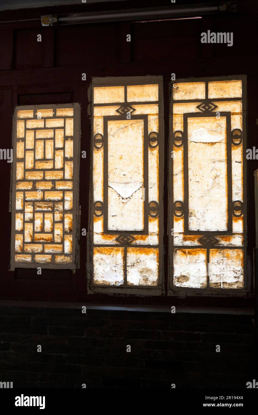 Lattice screen windows hi-res stock photography and images - Alamy