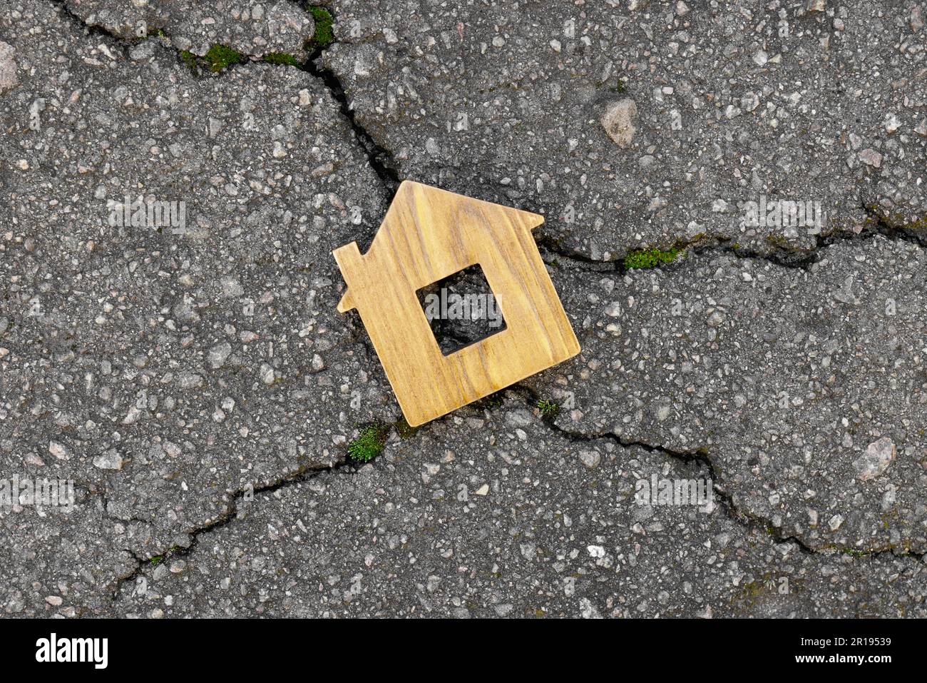 Wooden house model on cracked asphalt, top view. Earthquake disaster ...