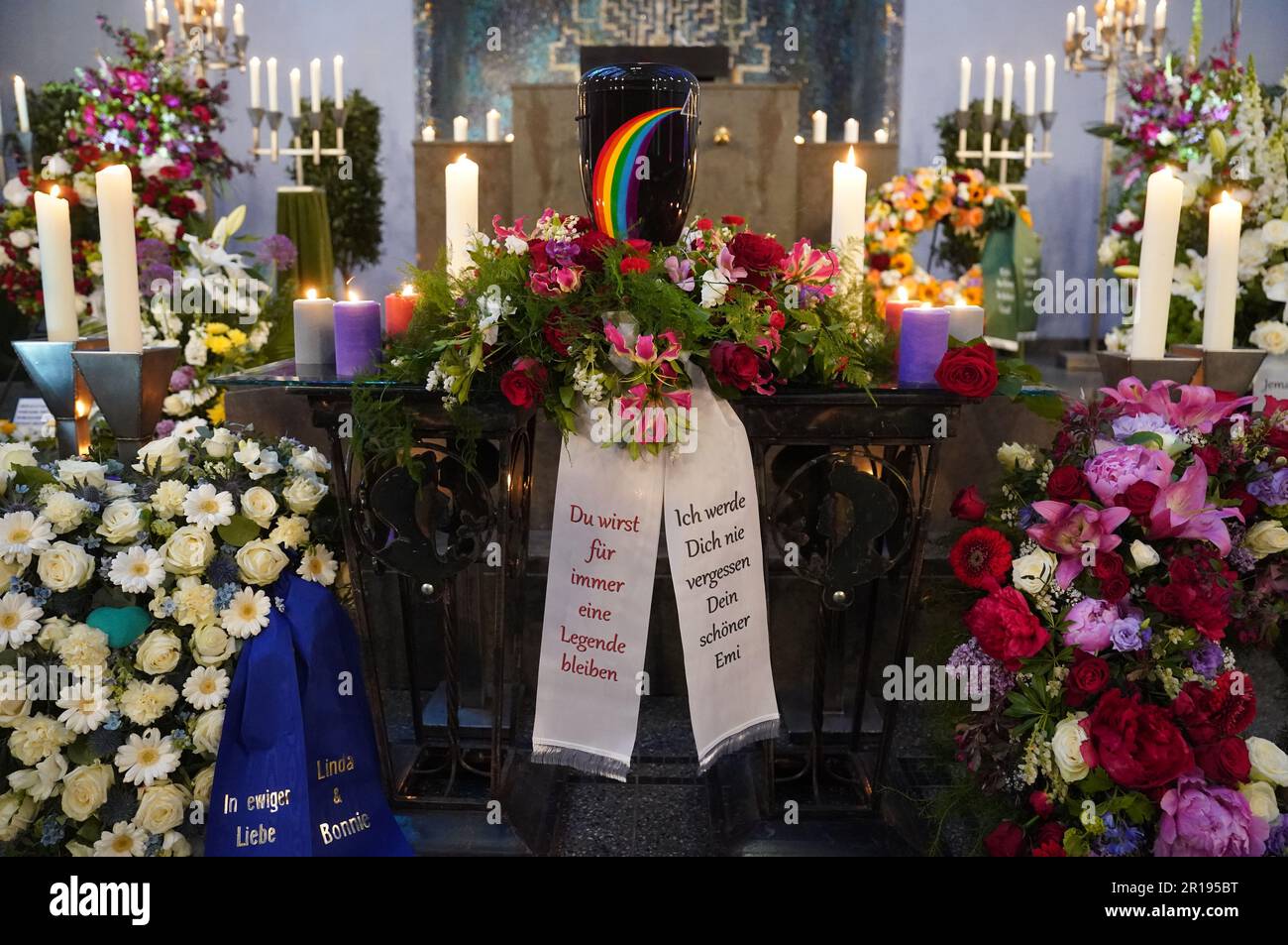 12 May 2023, Hamburg: The urn of the deceased Klaus Barkowsky, painted ...