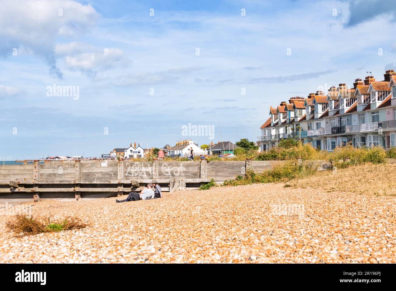 Shingle beach groynes hi-res stock photography and images - Alamy