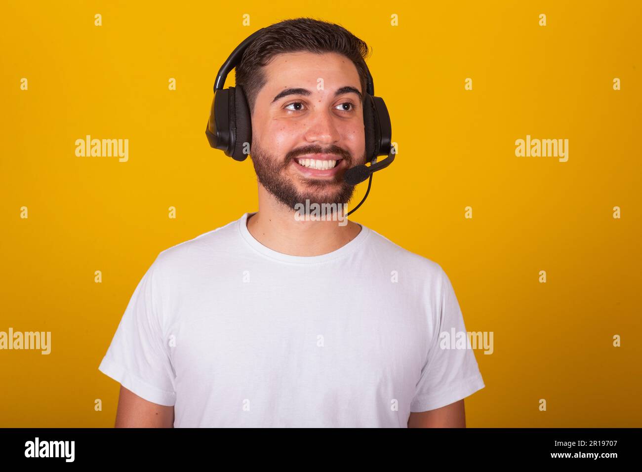 Young latin man call center hi-res stock photography and images - Alamy