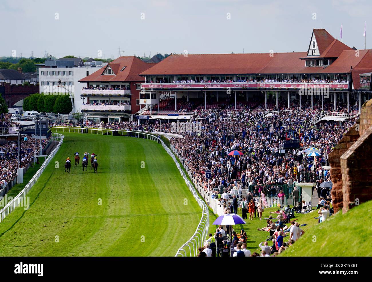 Chester racing 2023 hi-res stock photography and images - Alamy