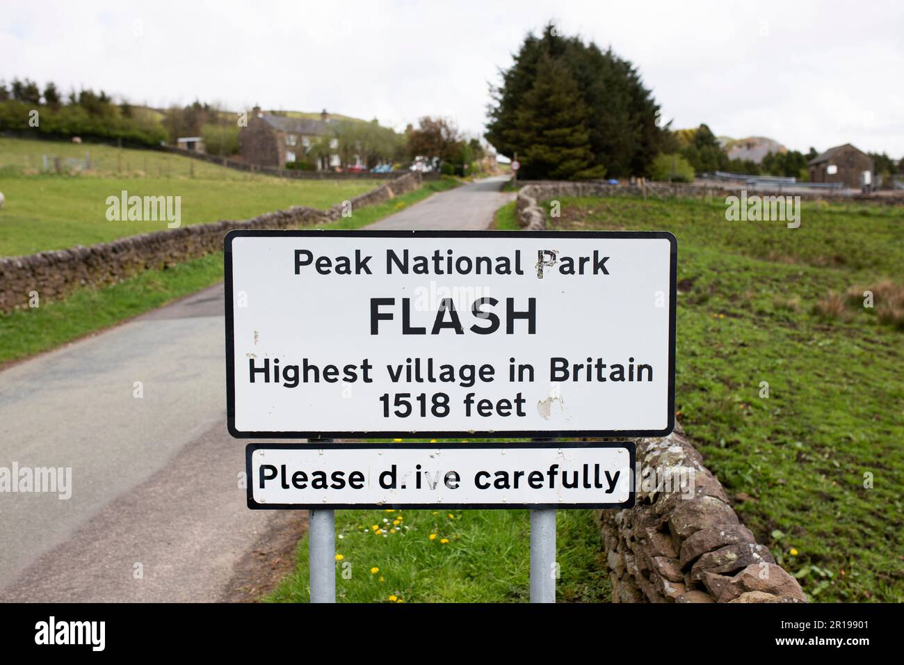 The highest village pub in britain hi-res stock photography and images ...