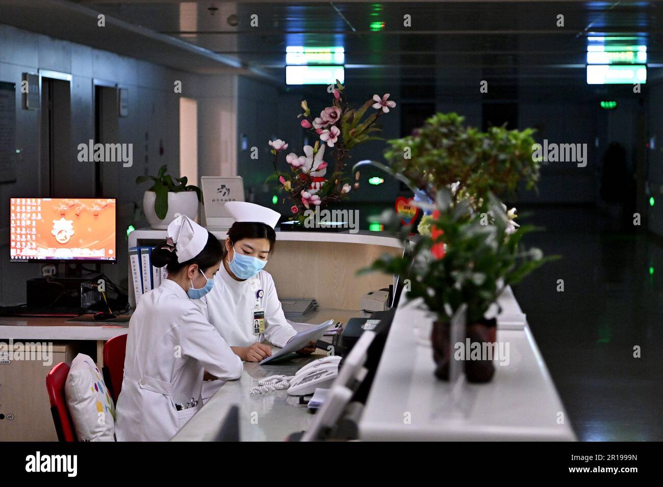 (230512) -- BEIJING, May 12, 2023 (Xinhua) -- Nurses of neurosurgery ...