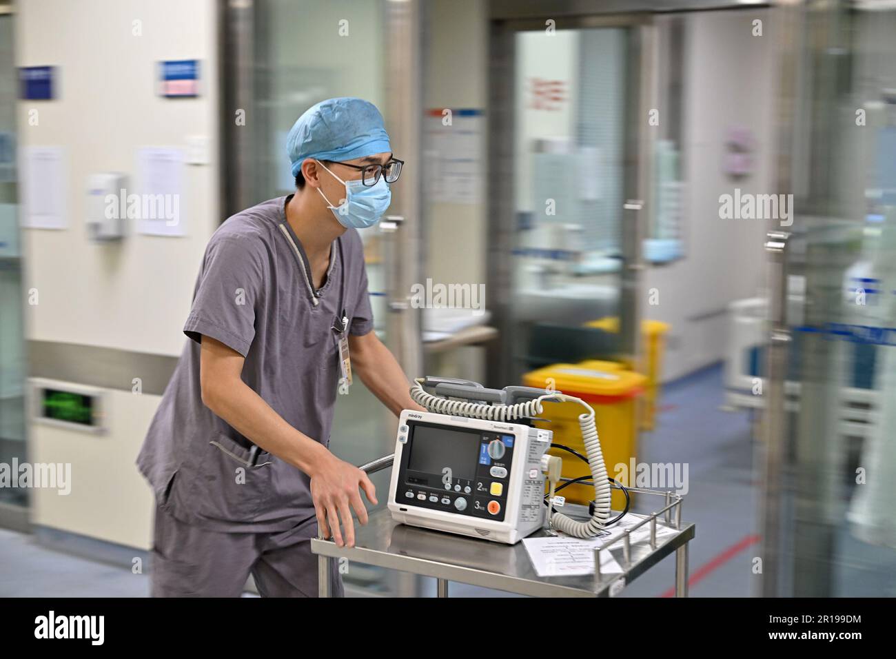 (230512) -- BEIJING, May 12, 2023 (Xinhua) -- Guo Hongwei, a nurse of ...
