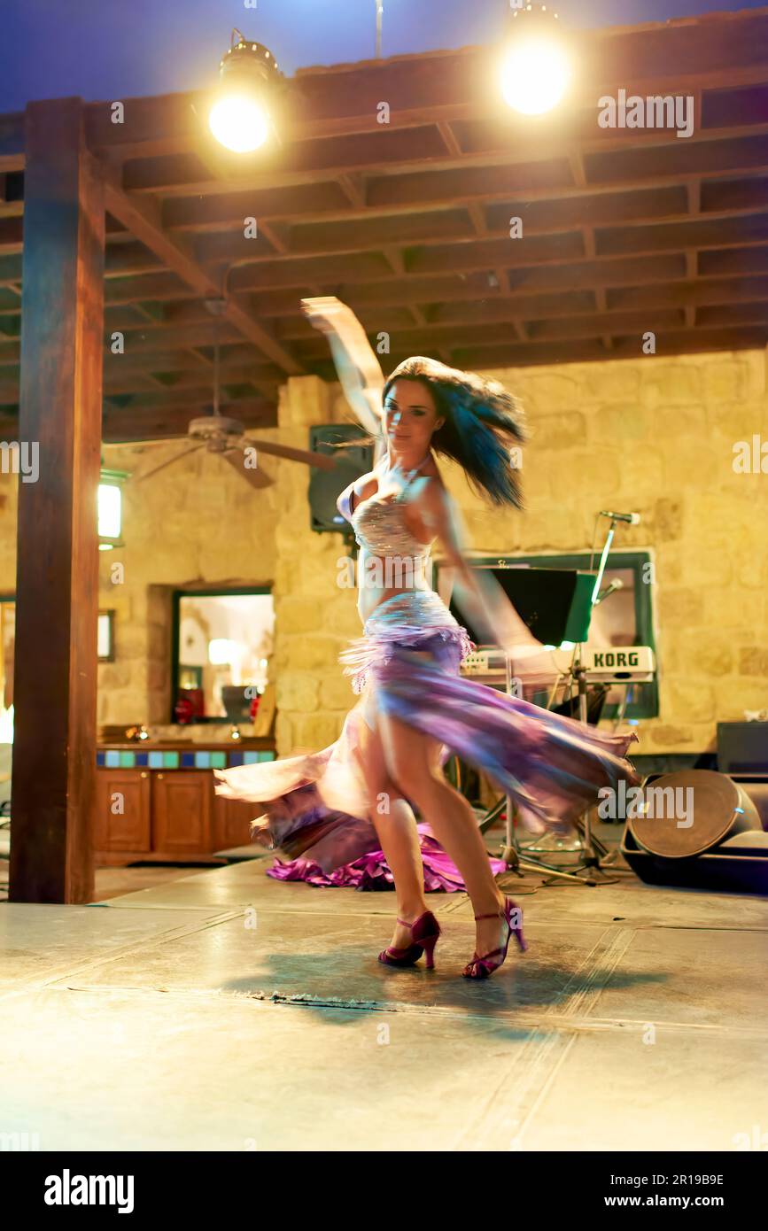 Costume belly dance hi-res stock photography and images - Alamy