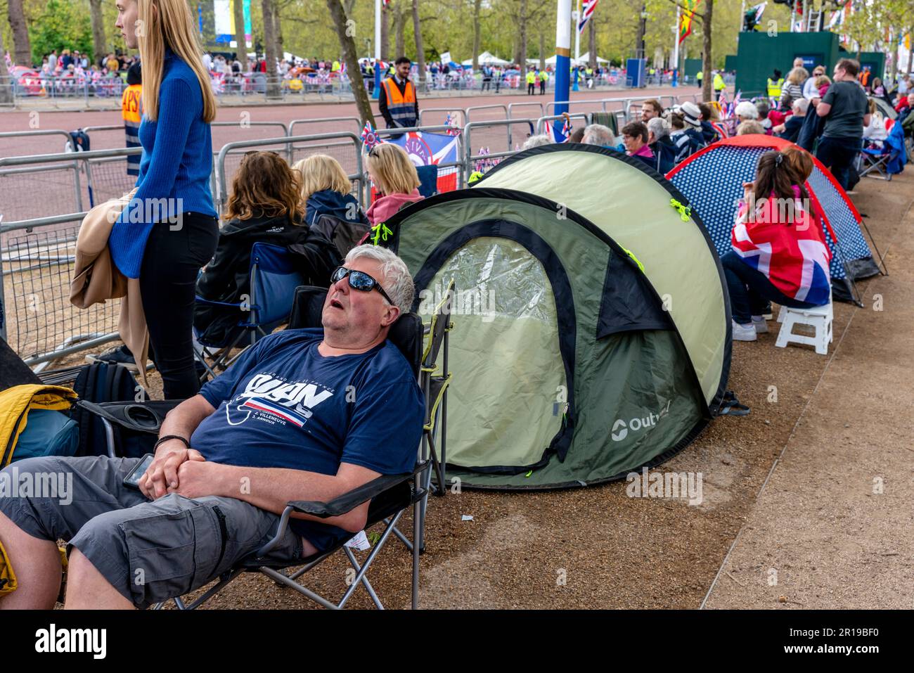 People Gather/Camp On The Mall To Watch The King's Procession The Day ...
