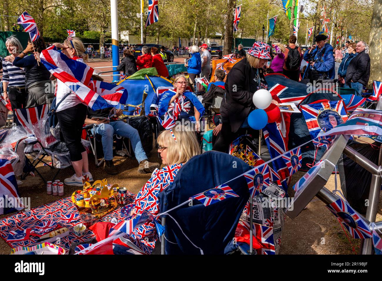 People Camp Out On The Mall To Watch The King's Procession The Day ...