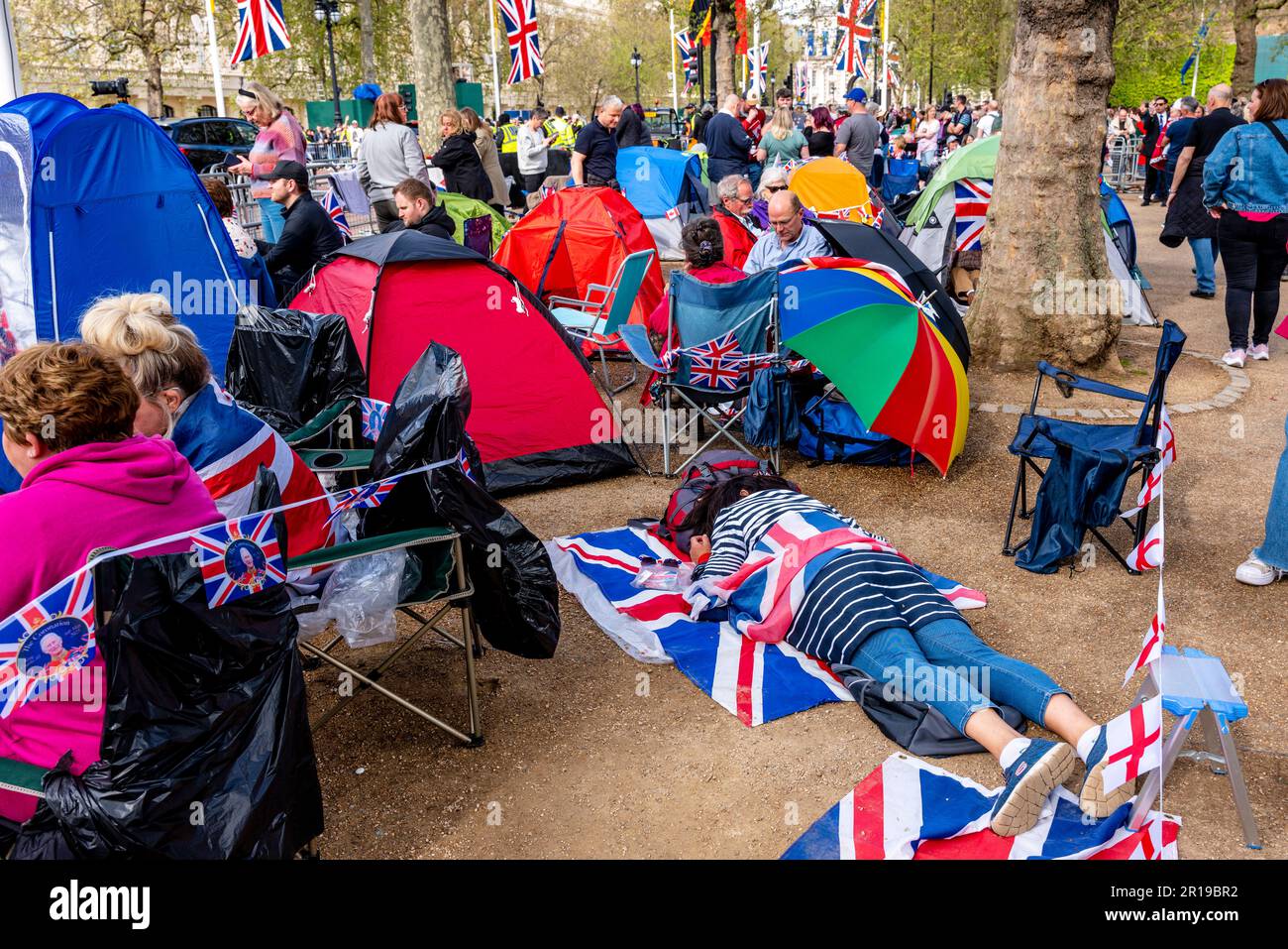 People Camp Out On The Mall To Watch The King's Procession The Day ...