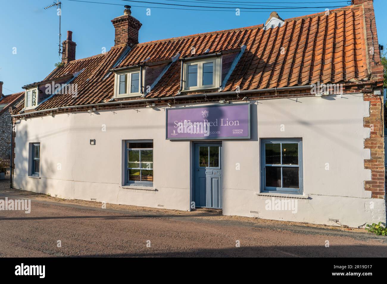 The lion pub with rooms hi-res stock photography and images - Alamy