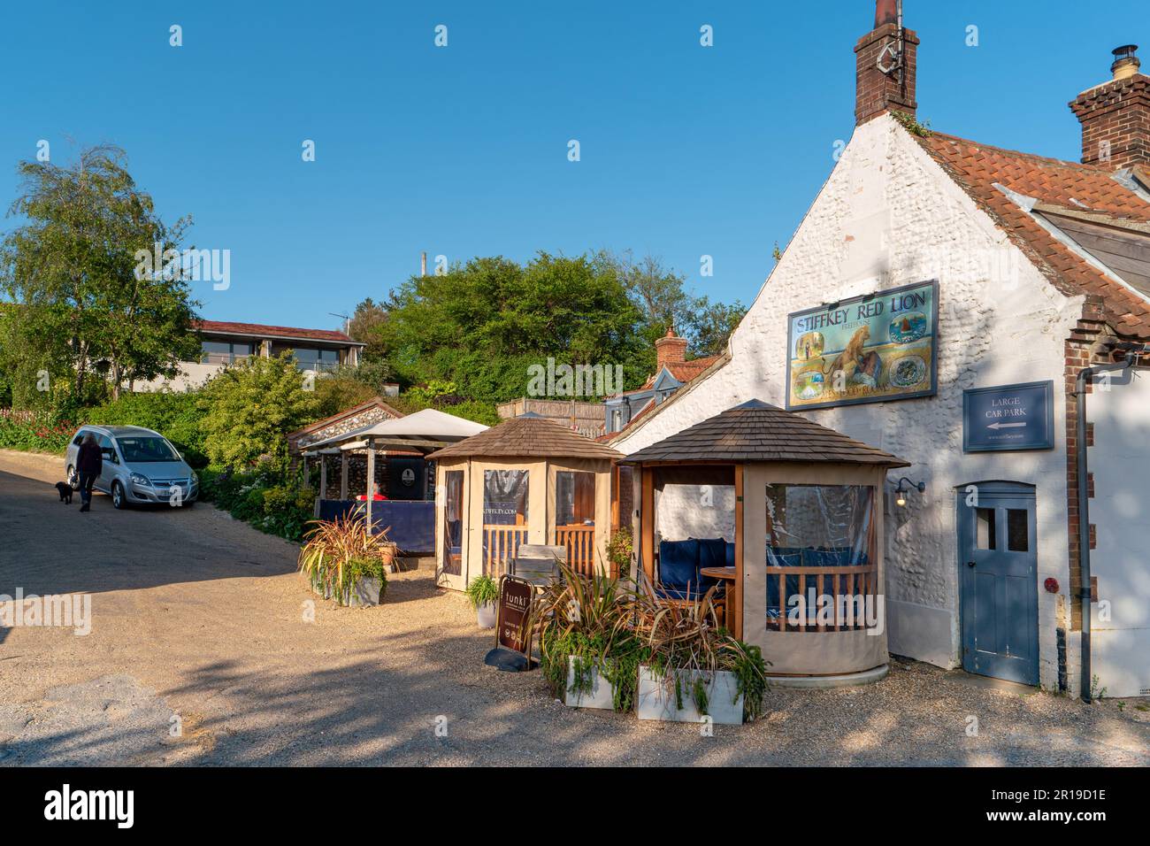 Stiffkey Red Lion pub hotel Stock Photo - Alamy