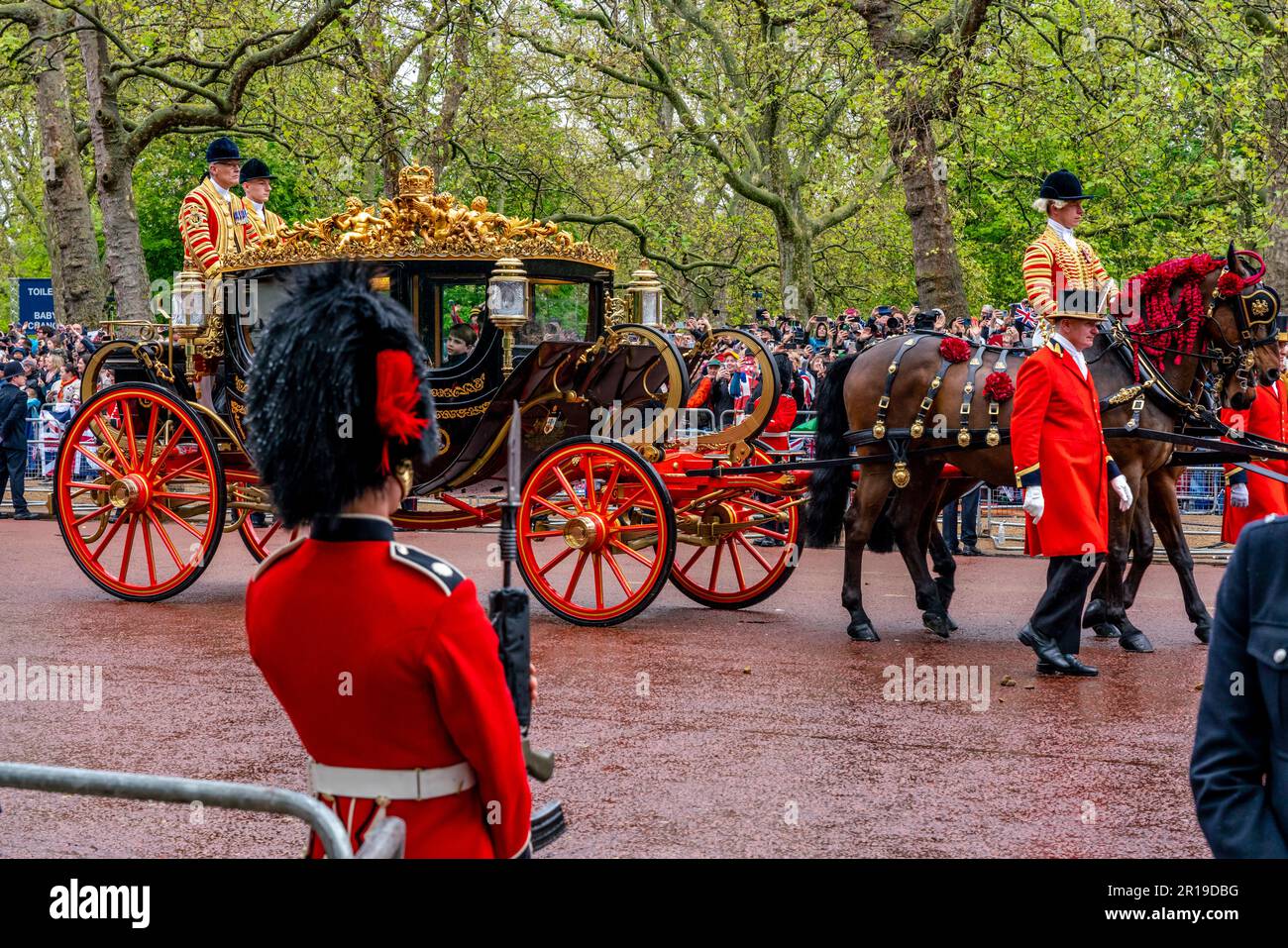 The Prince of Wales and Family Travel Back To Buckingham Palace In The ...