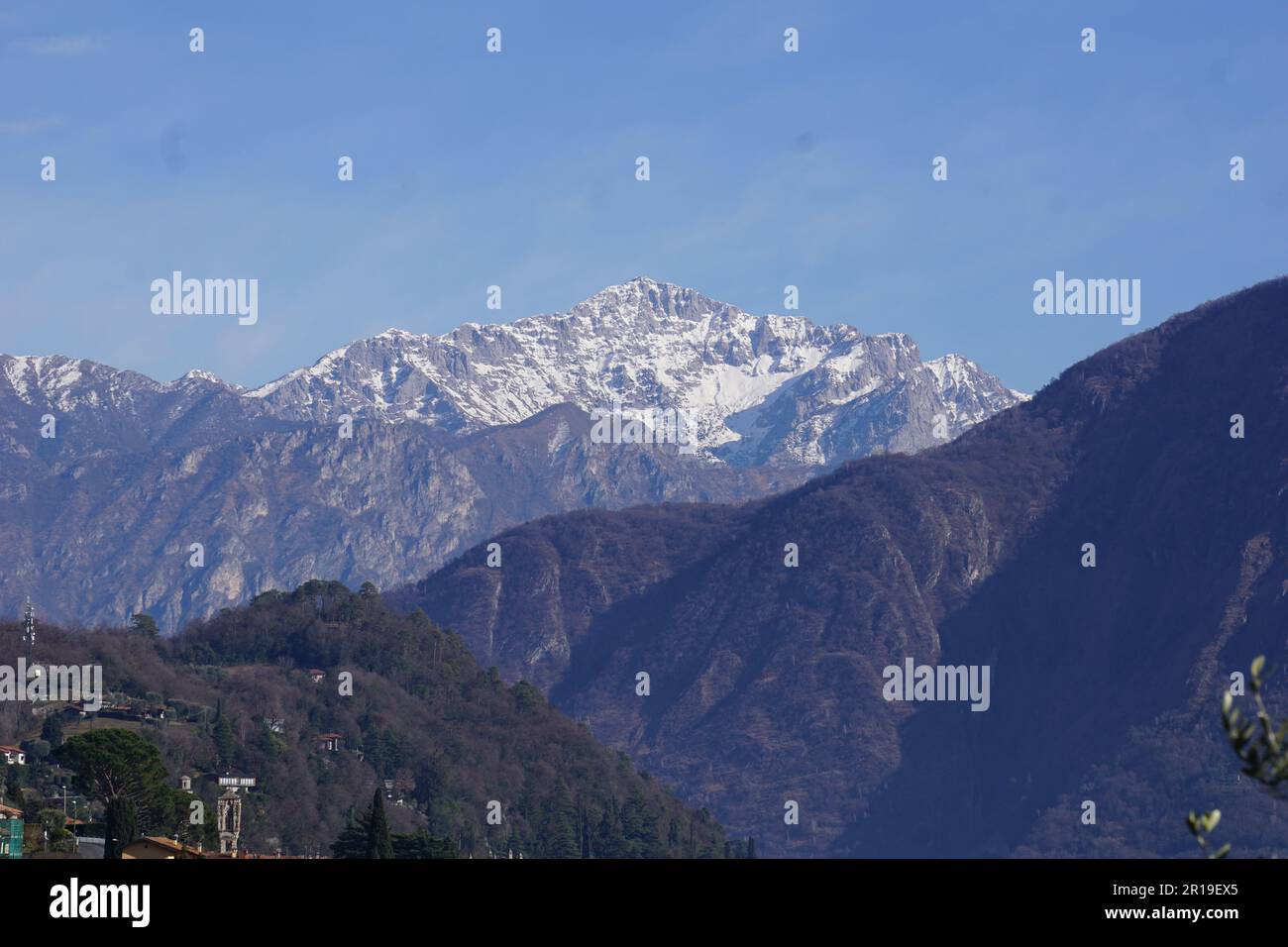 Hikers lake como hi-res stock photography and images - Alamy
