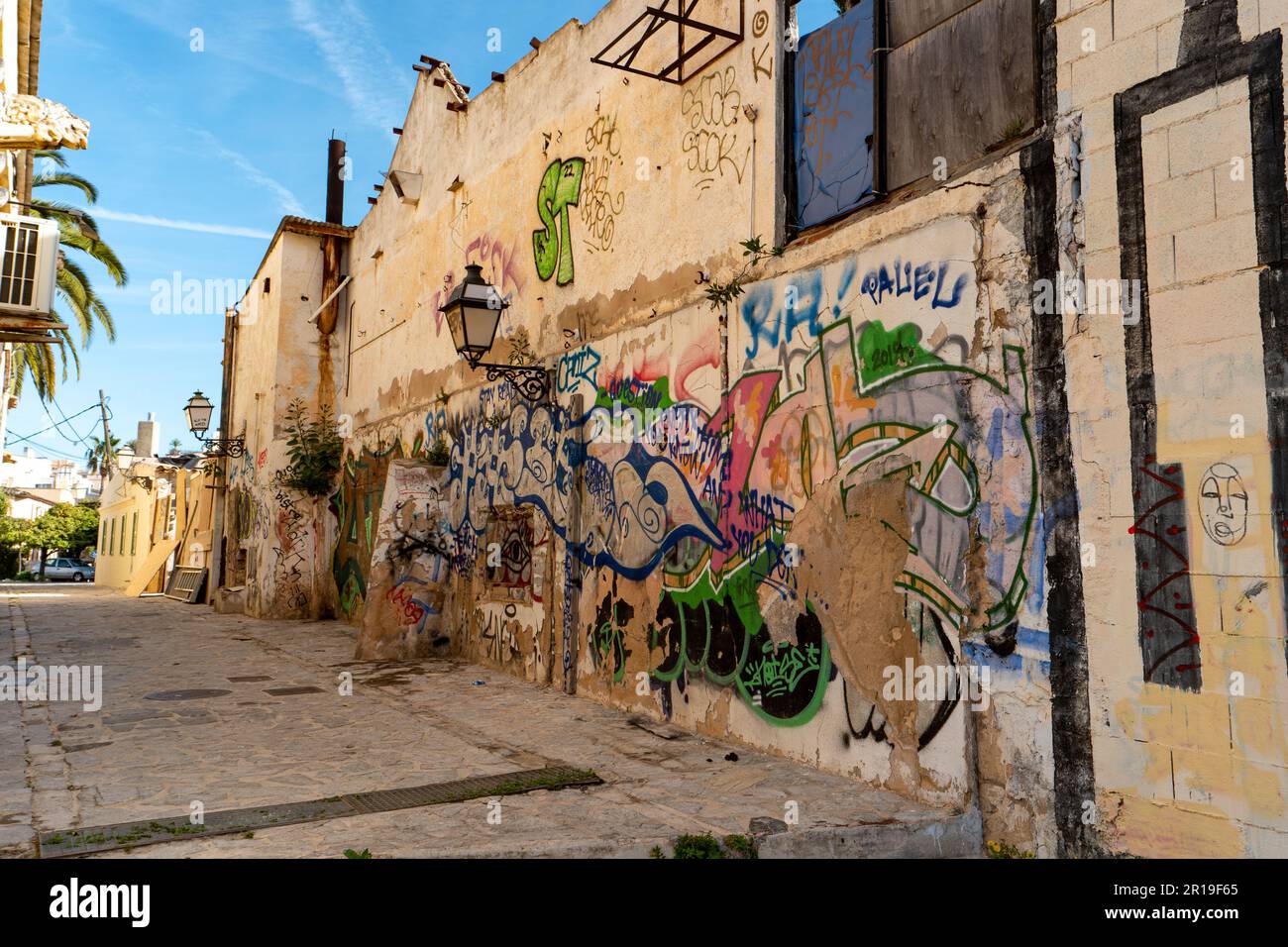 Spanish graffiti in Palma Stock Photo - Alamy