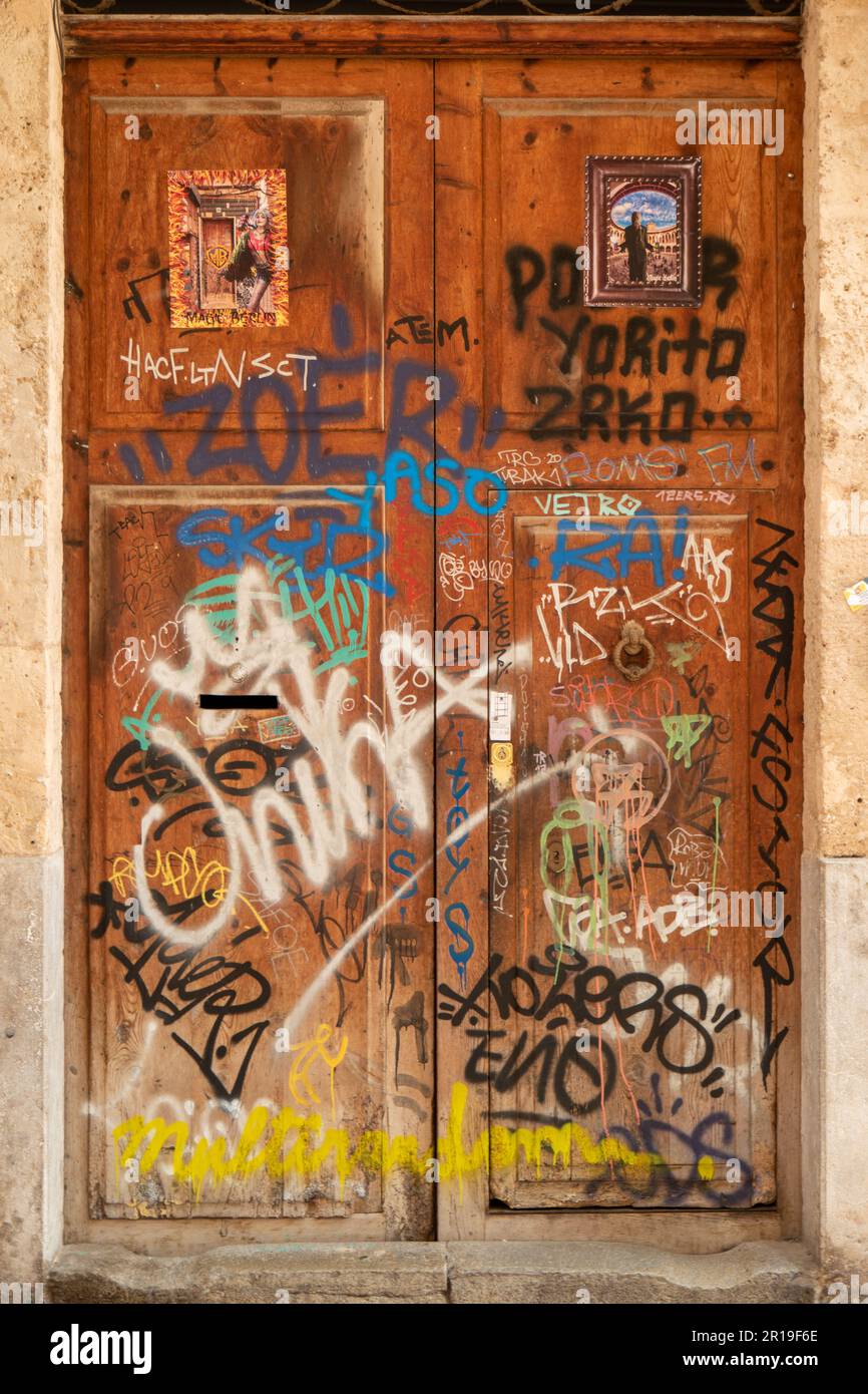 Spanish graffiti in Palma Stock Photo - Alamy