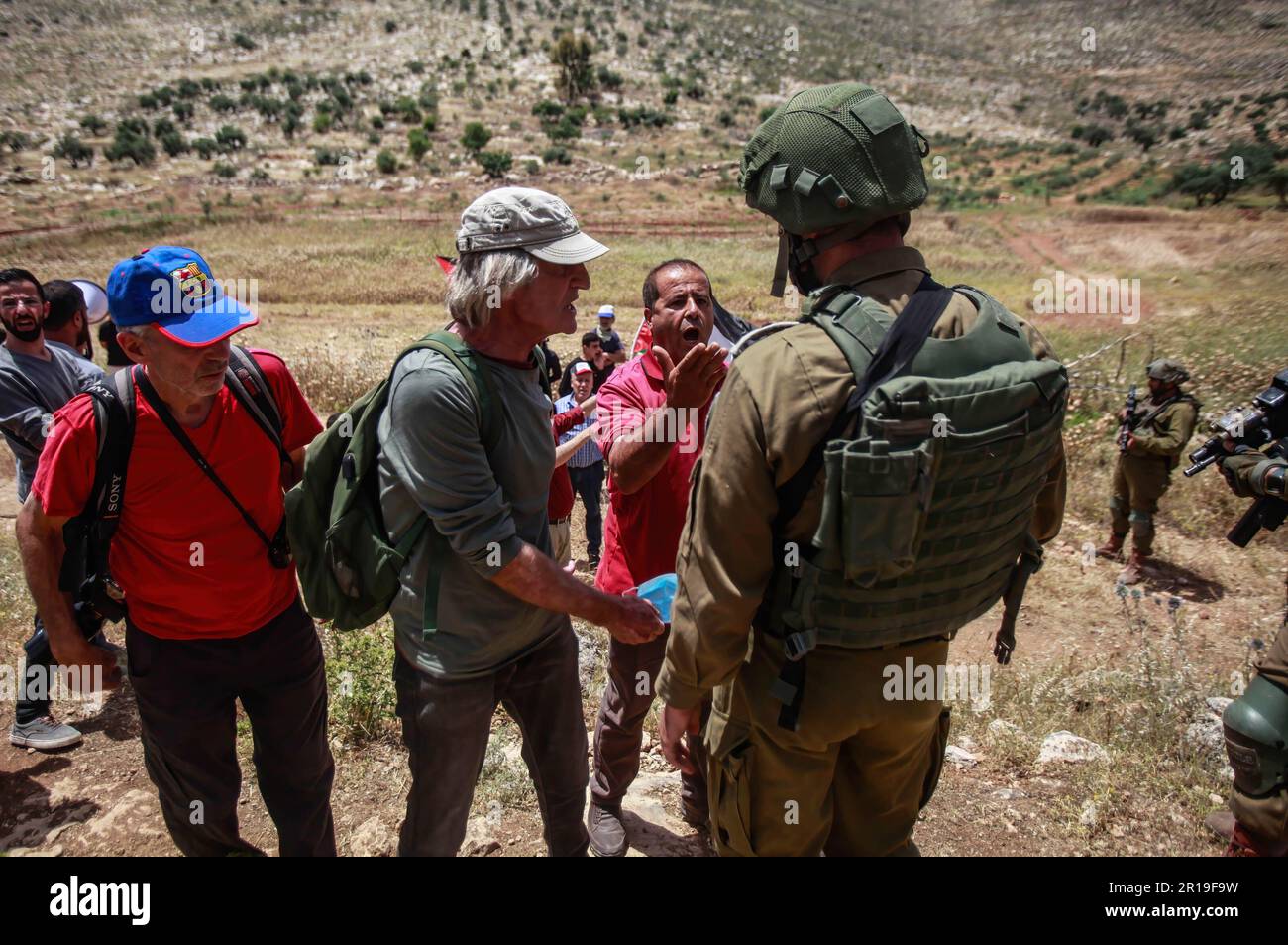 Army soldiers arguing hi-res stock photography and images - Alamy