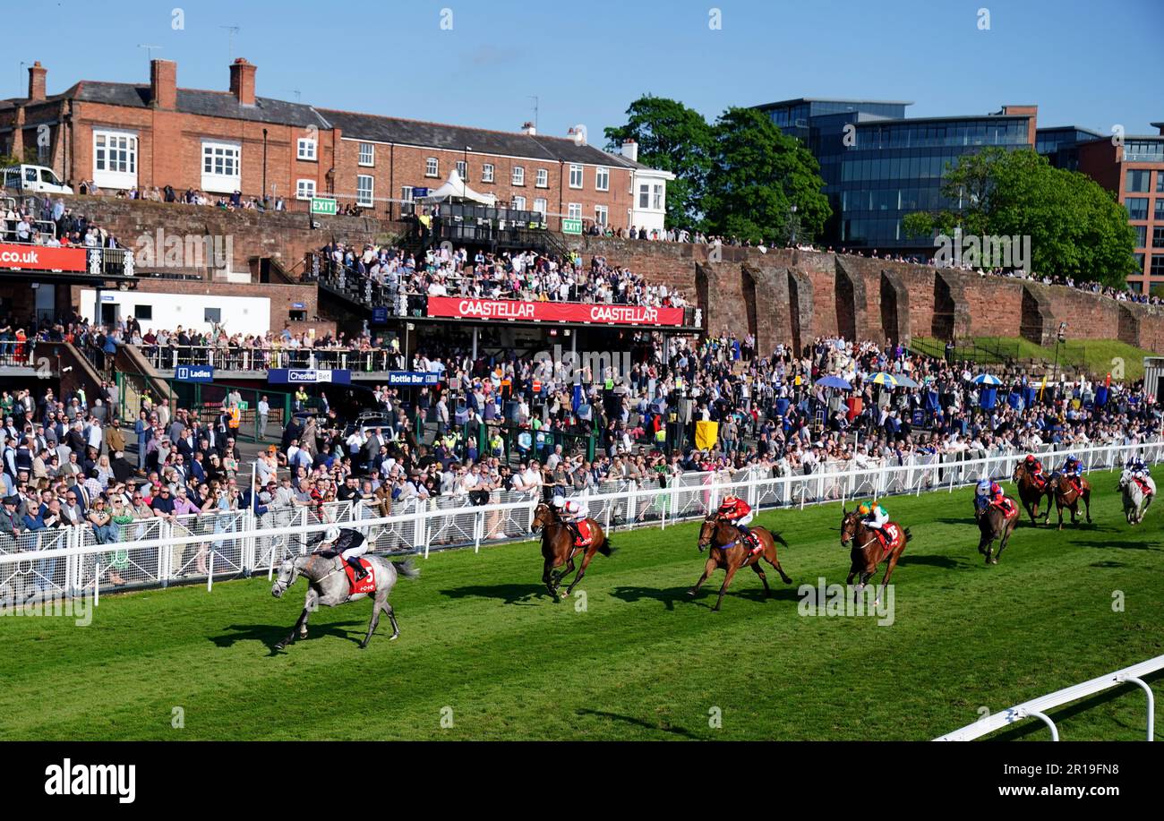 Runners and riders in action during The tote Fantasy, Whos In Your ...