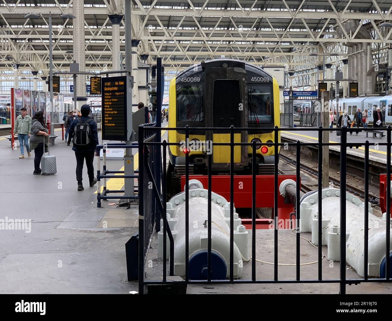 Waterloo, London, UK. 28th April, 2023. It was a hectic day at Waterloo ...