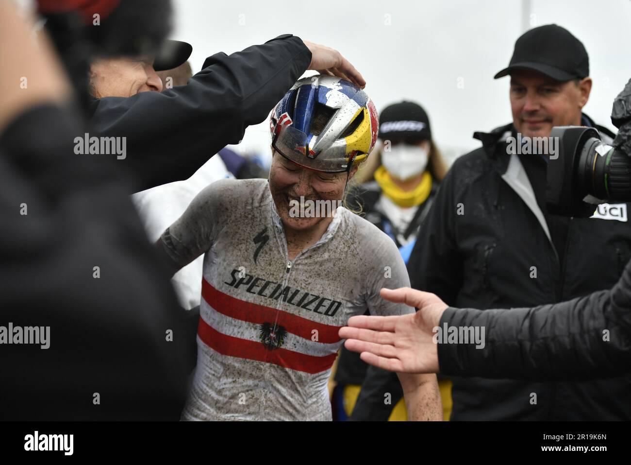 Laura Stigger from Austria celebrates her victory of the Women ELITE ...