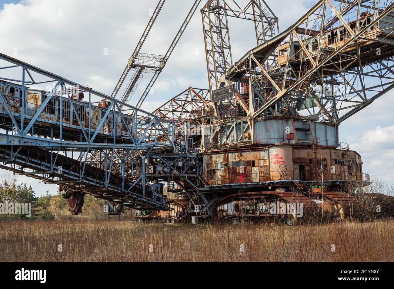 Abandoned crane truck hi-res stock photography and images - Alamy
