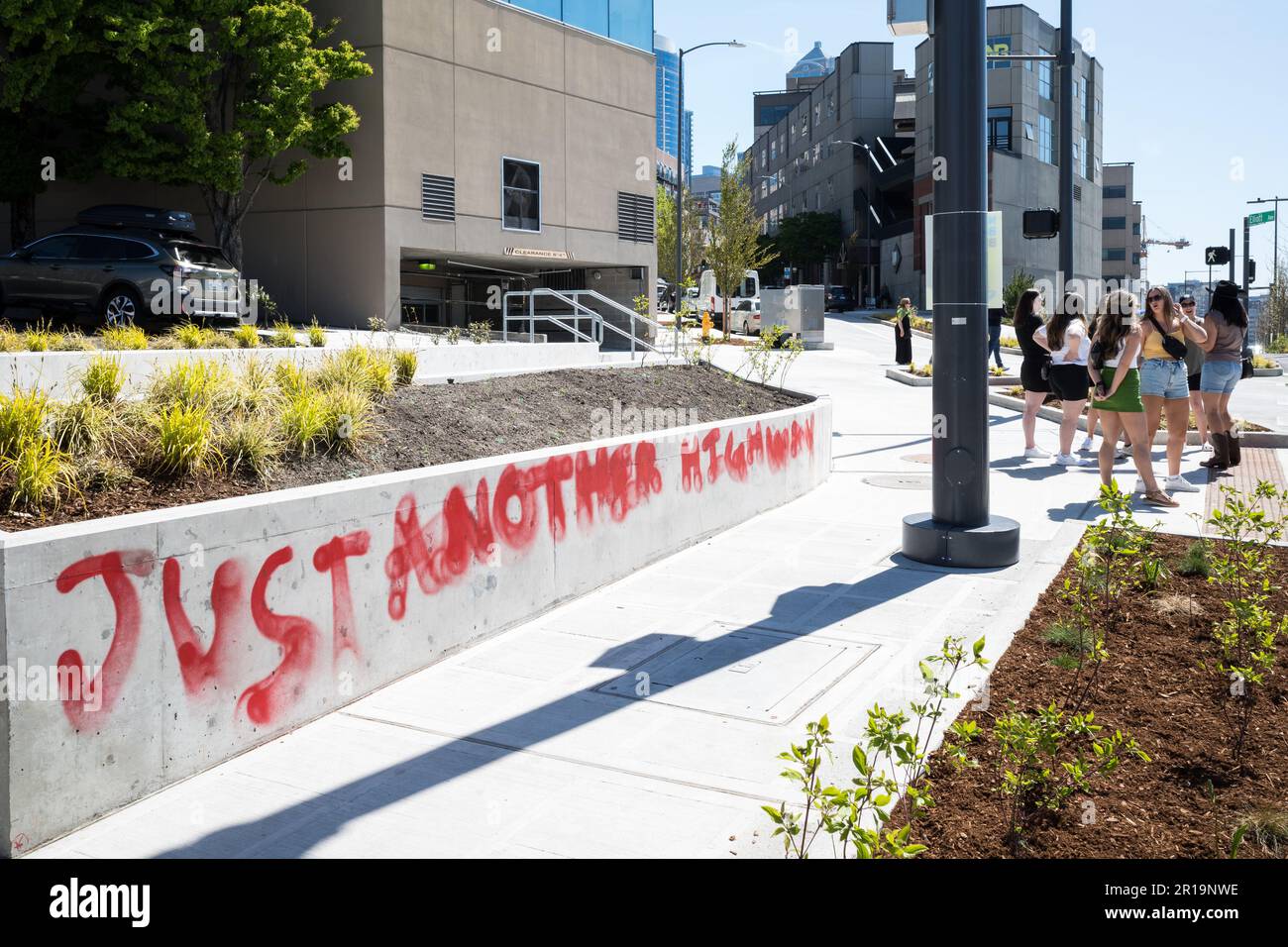Seattle, USA. 29 Mar, 2023. Graffiti and visitors at the new throughway ...