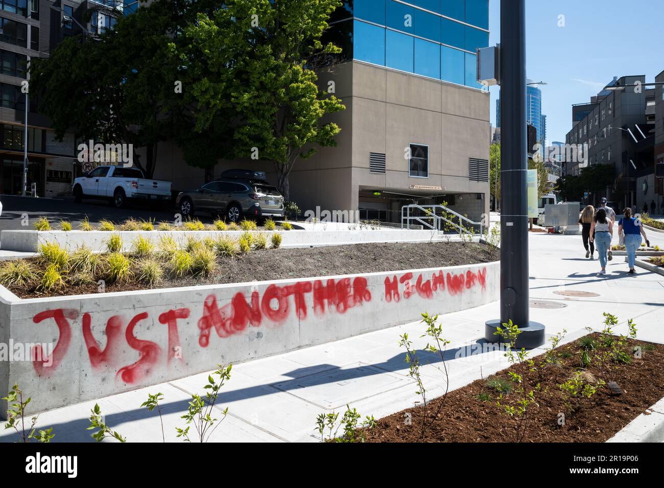 Seattle, USA. 29 Mar, 2023. Graffiti and visitors at the new throughway ...