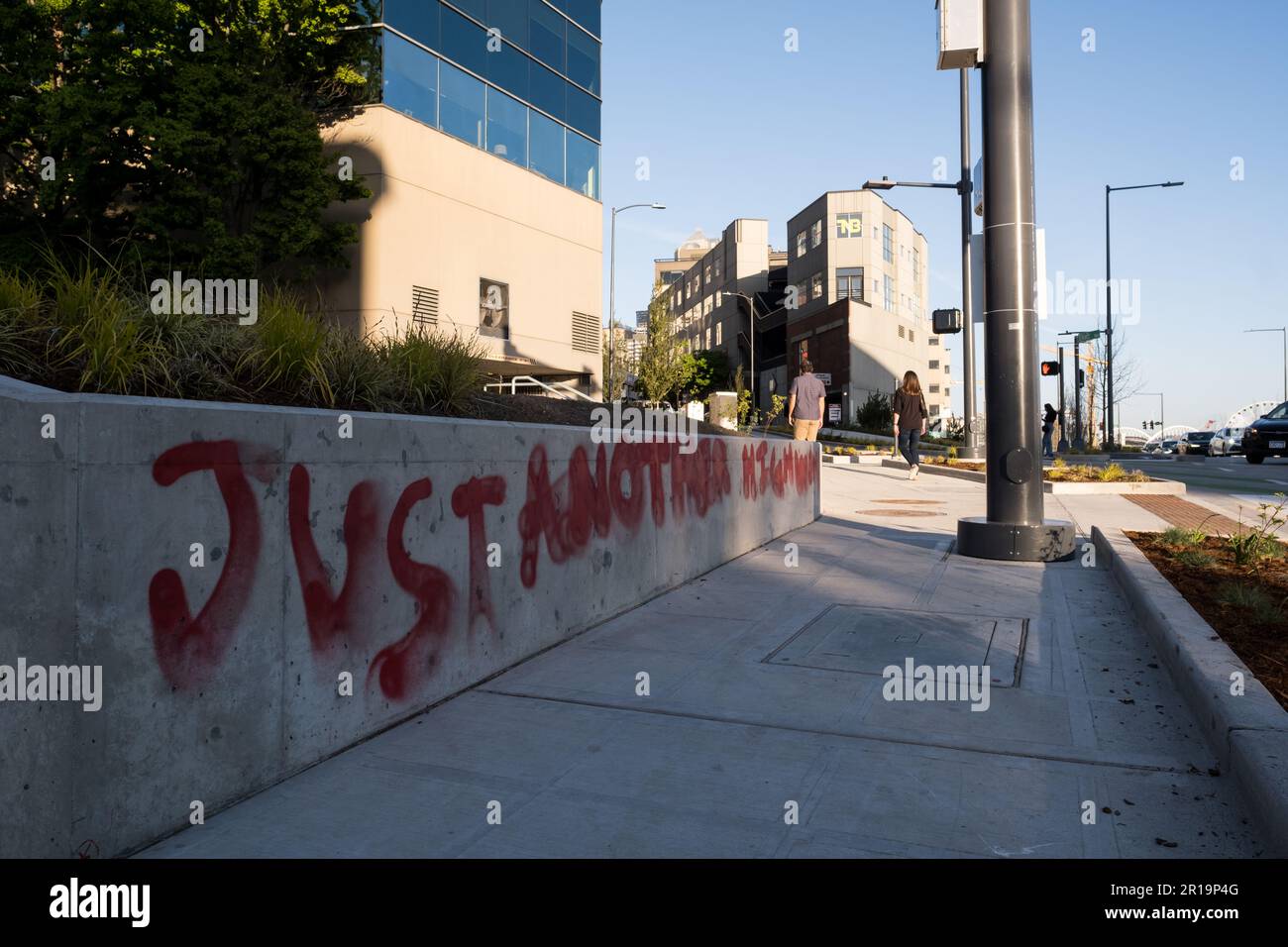 Seattle, USA. 29 Mar, 2023. Graffiti and visitors at the new throughway ...