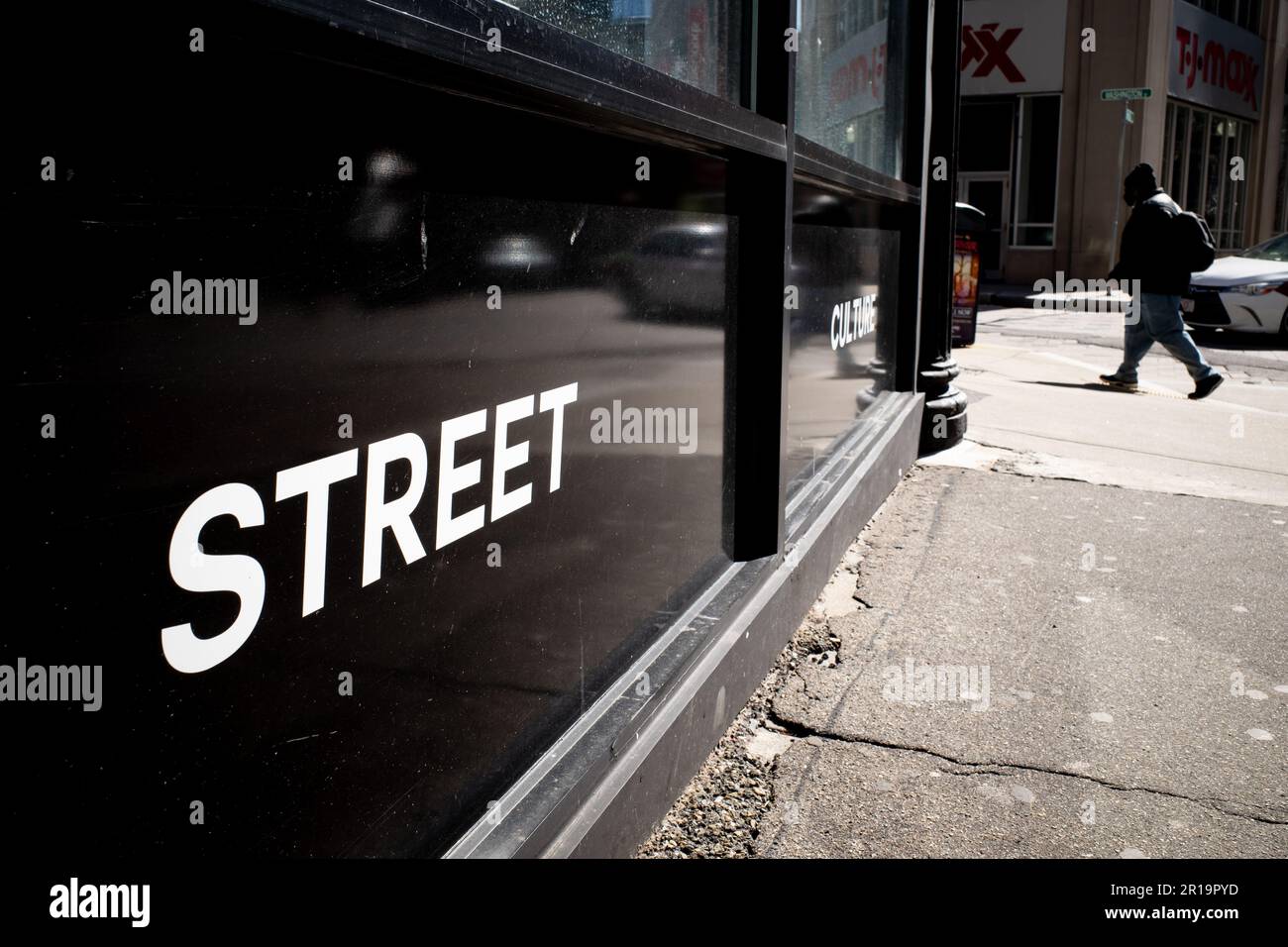 Boston, USA. 9 Mar, 2023. People in the downtown Boston core Stock ...