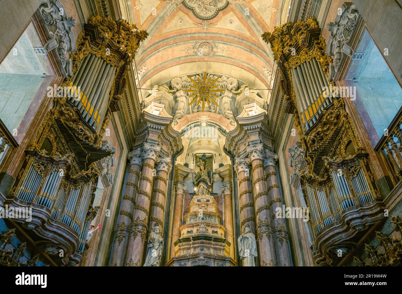 Dos clericos church hi-res stock photography and images - Alamy