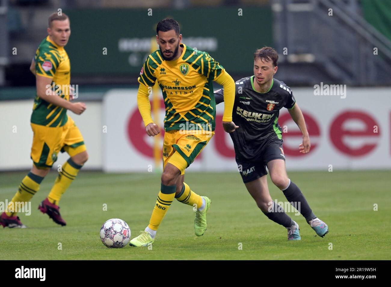 THE HAGUE - (lr) Ricardo Kishna of ADO Den Haag, Benjamin Reemst of FC ...