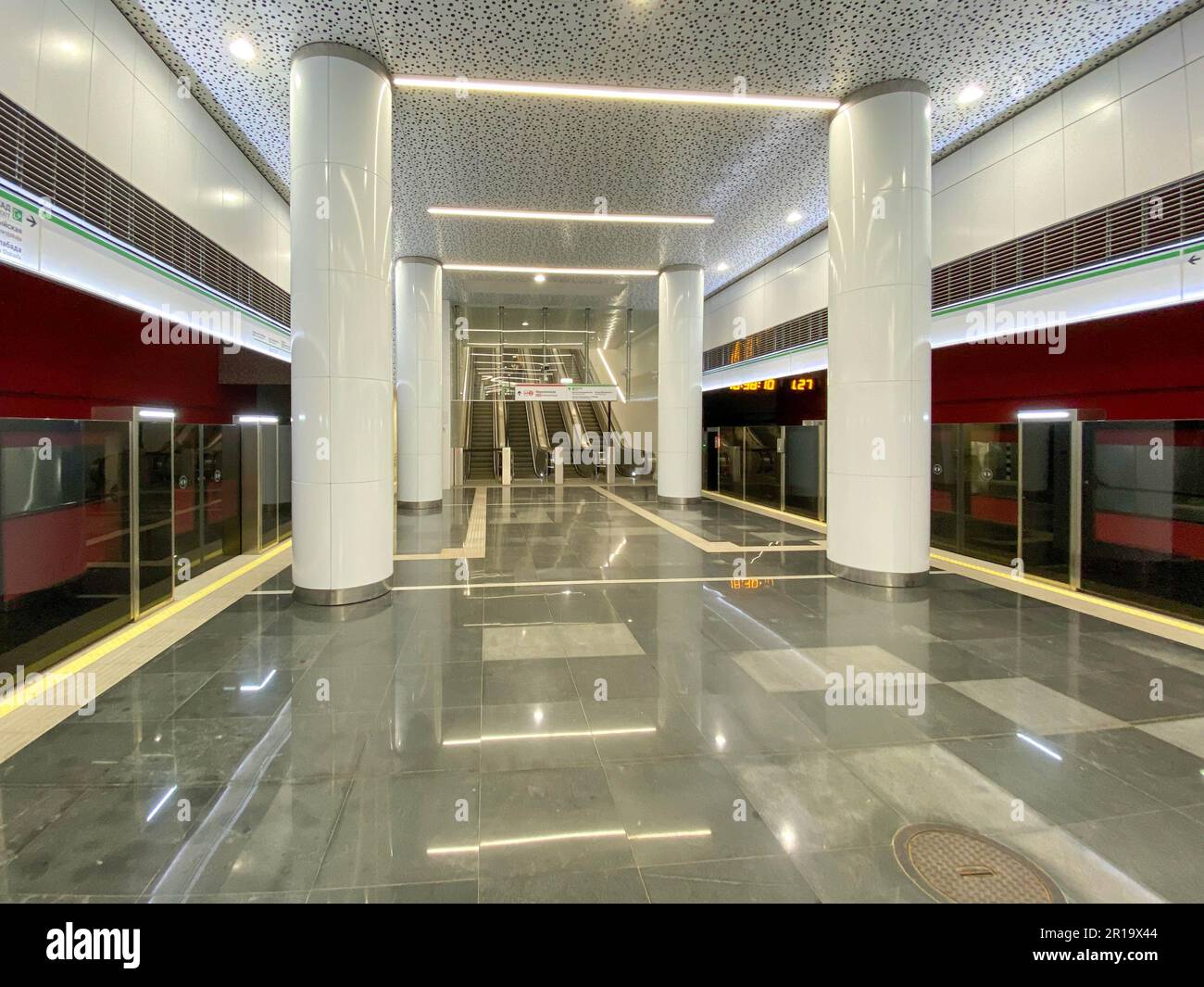 Large comfortable fast metal modern escalators with automatic steps for ...