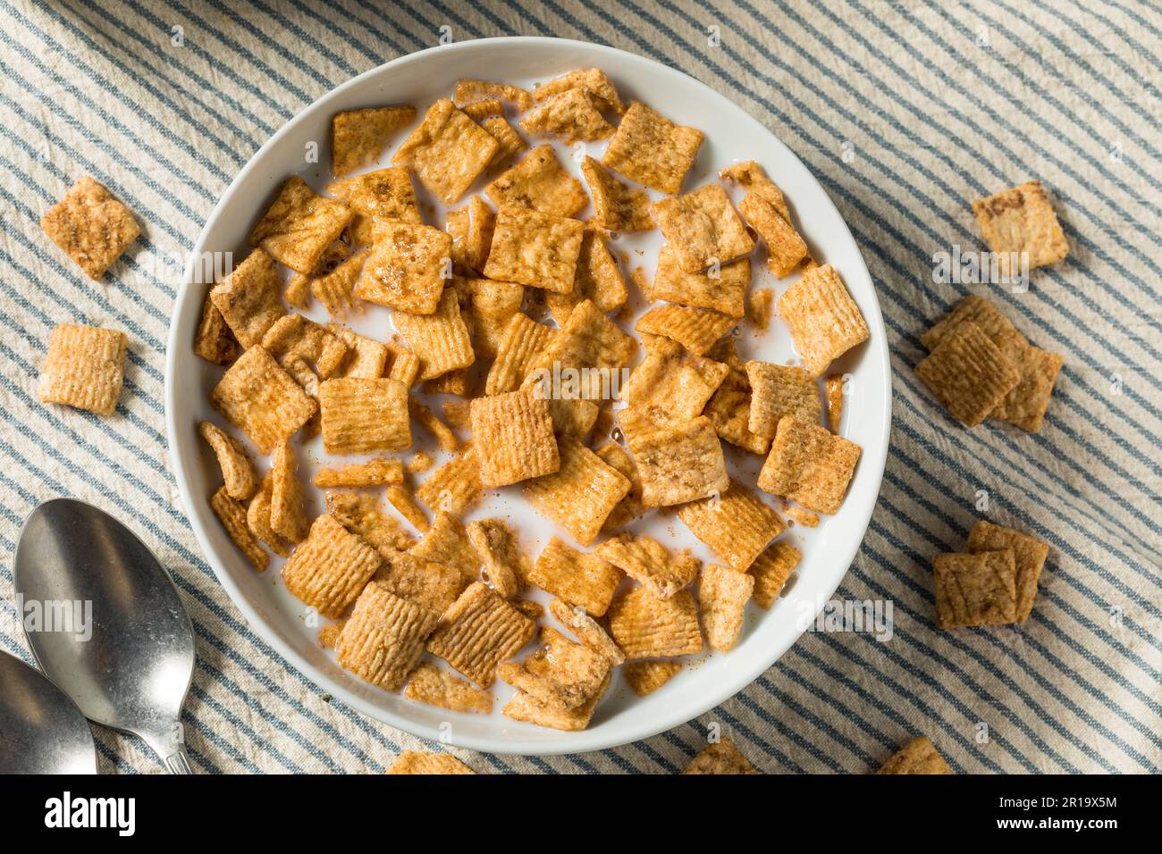 Sweet Crunchy Cinnamon Breakfast Cereal with Milk Stock Photo - Alamy
