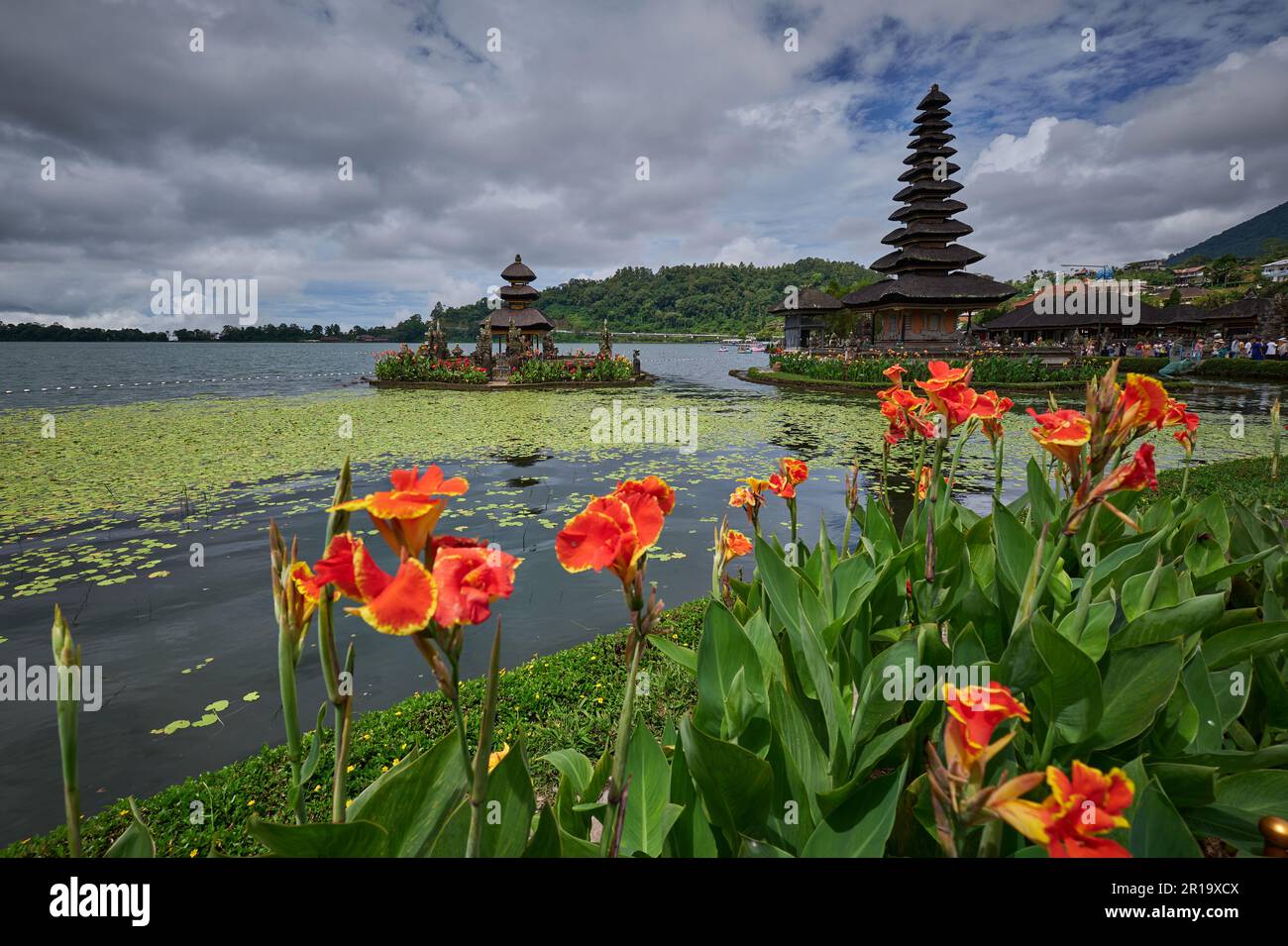 Pura Ulun Danu Beratan (Pura Ulun Danu Bratan or Pura Bratan ) which is ...