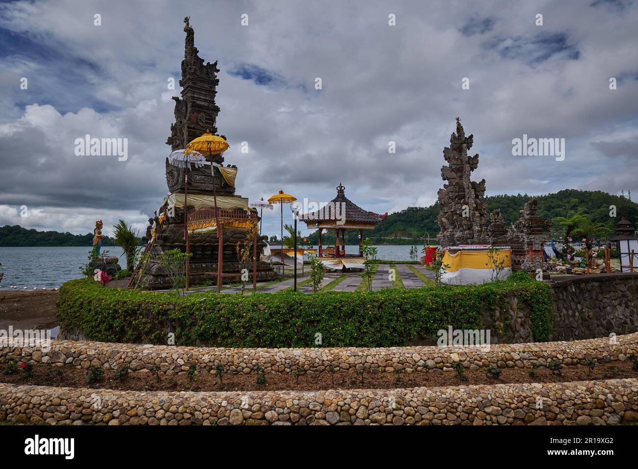 Pura Ulun Danu Beratan (Pura Ulun Danu Bratan or Pura Bratan ) which is ...