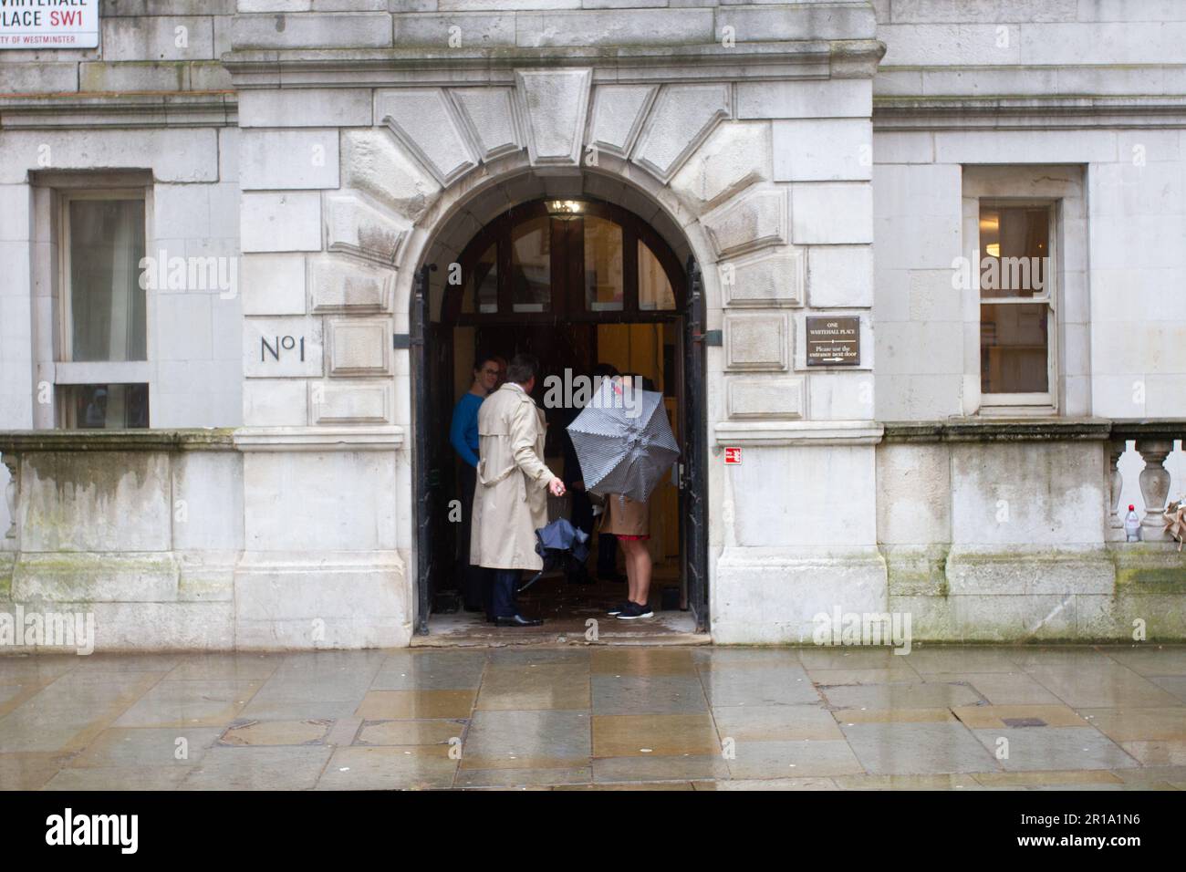 London, Westminster, Britain. 06/5/2023. Profile of a Couple at the ...