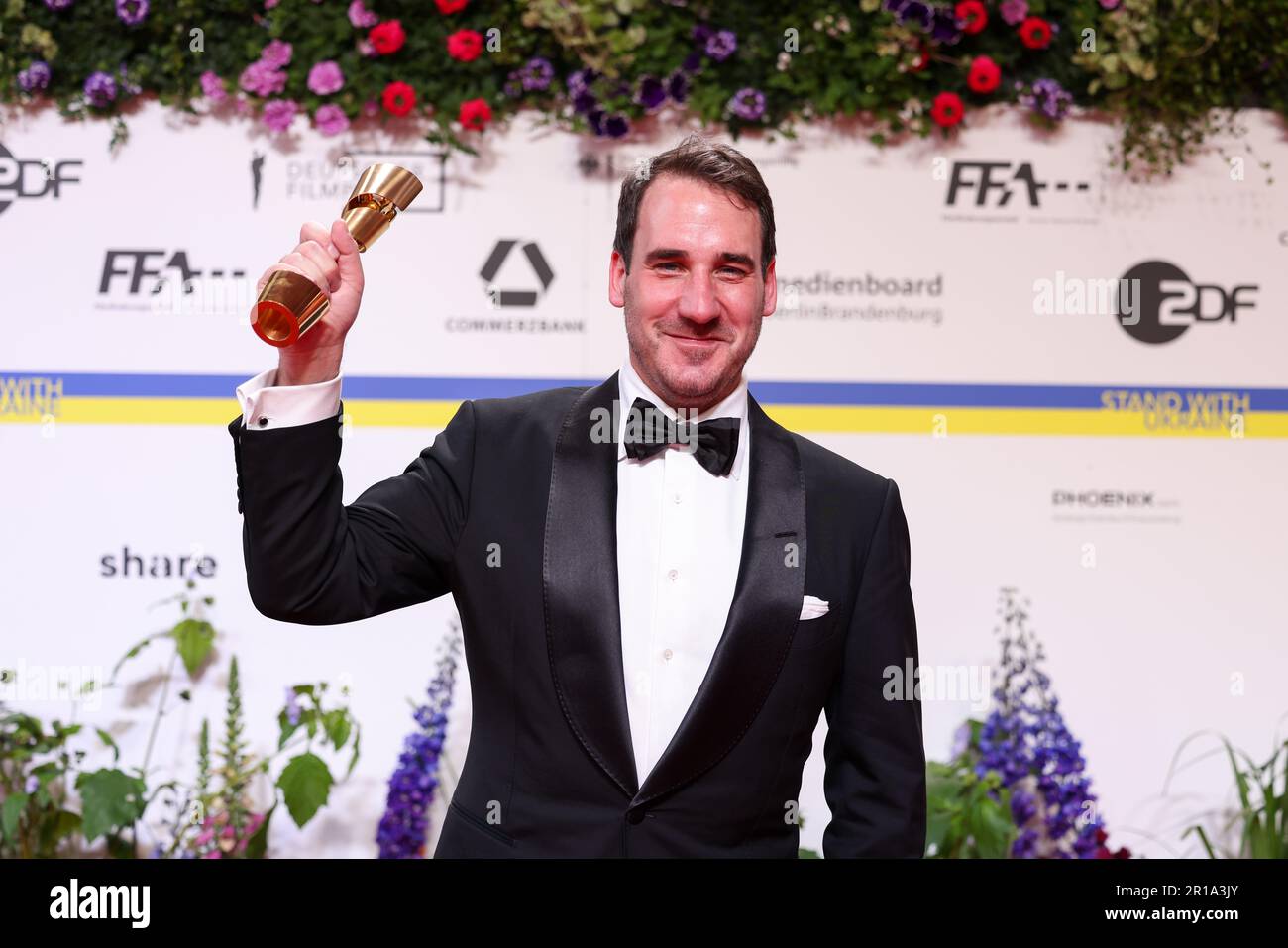 Berlin, Germany. 12th May, 2023. James Friend wins the Lola in the ...