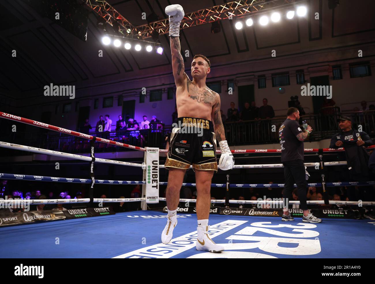Sean Noakes celebrates victory after knocking out opponent Robin Zamora ...
