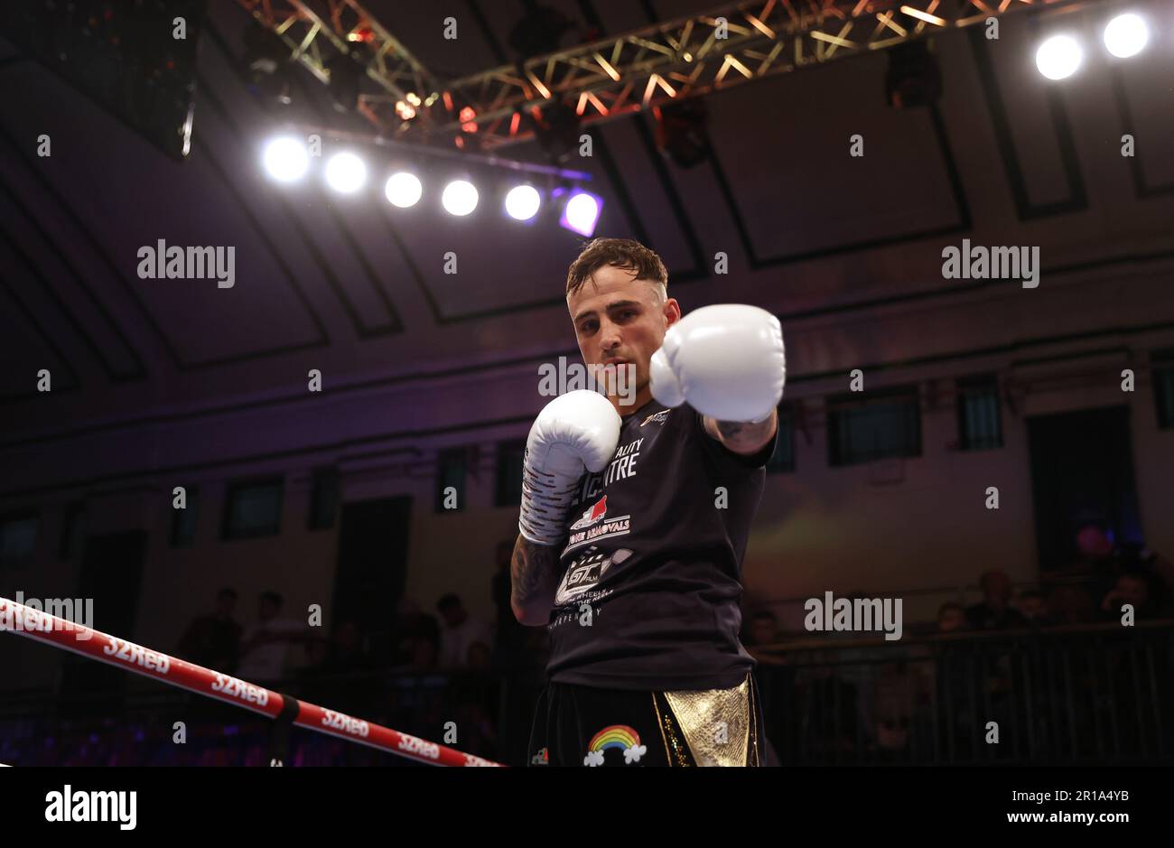 Sean Noakes celebrates victory after knocking out opponent Robin Zamora ...