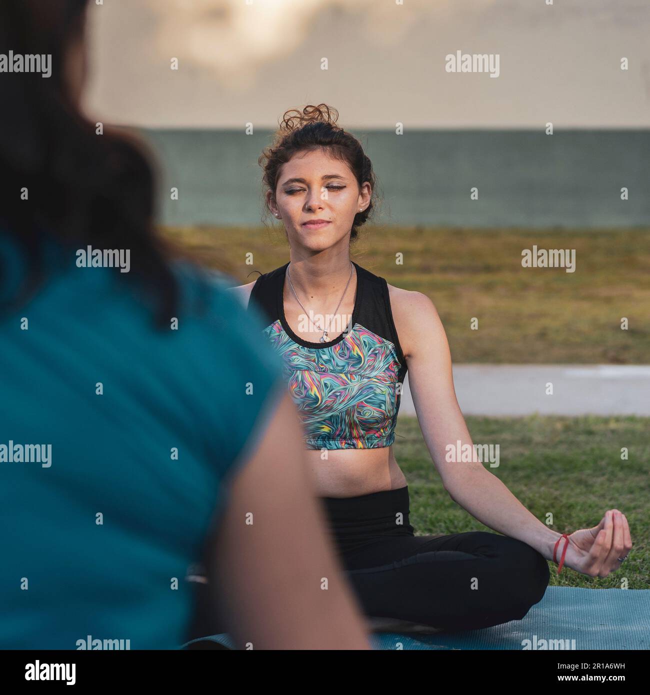 Women stretching outdoor hi-res stock photography and images - Alamy