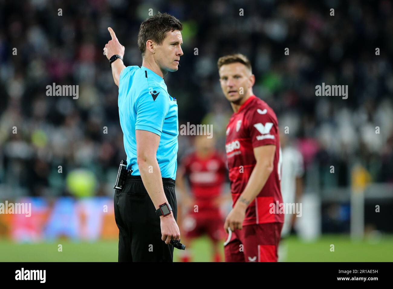 Siebert referee hi-res stock photography and images - Alamy