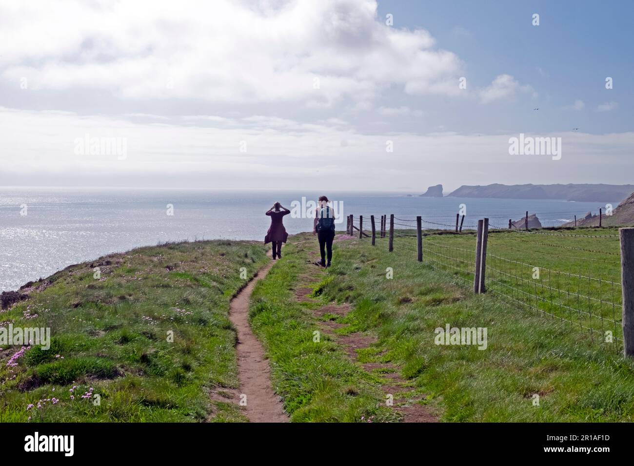Young birdwatchers uk hi-res stock photography and images - Alamy